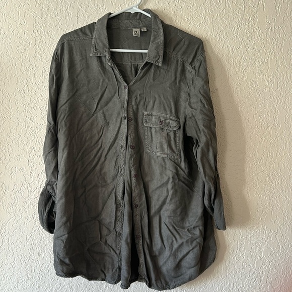 14th & Union | Tops | 4th Union Gray Button Down Super Soft Relaxed ...